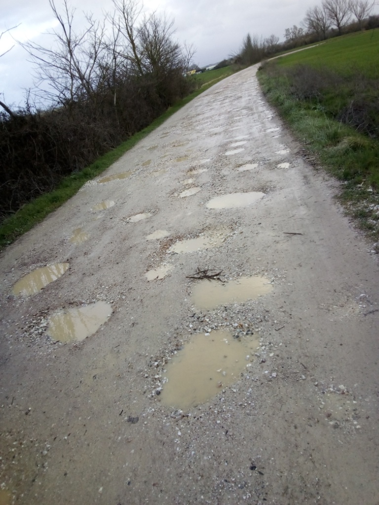 A Vicarello strada piena di buche come via del Giaggiolo - QuiLivorno.it