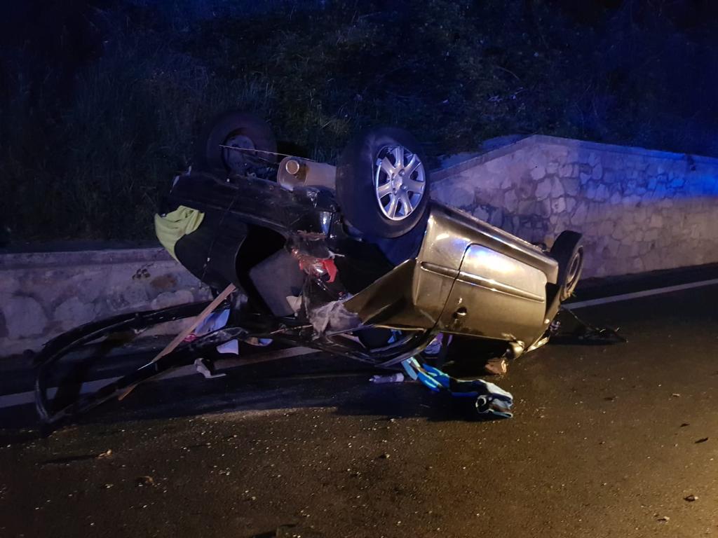 Incidente nella notte: auto ribaltata - QuiLivorno.it