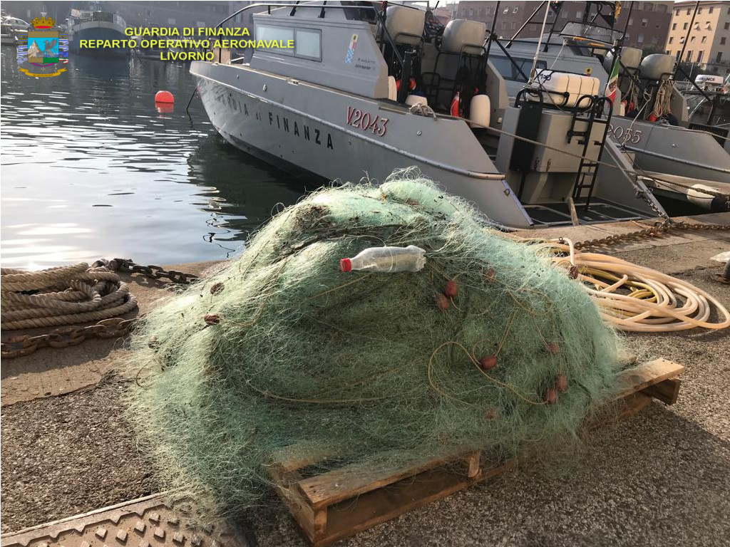 Sequestrati 750 metri di rete da posta - QuiLivorno.it