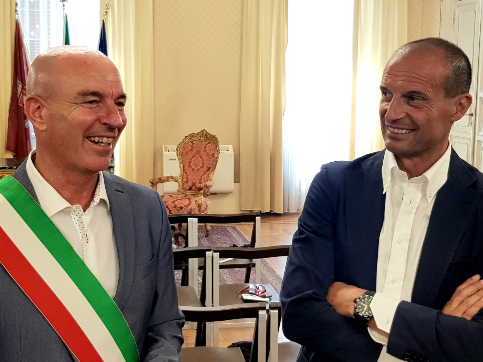 Allegri premiato dal sindaco: "Giocavamo insieme, ma ora Luca ha il ...