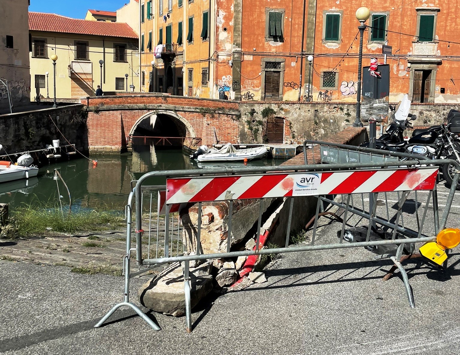 Scali del Monte Pio transennati da mesi - QuiLivorno.it