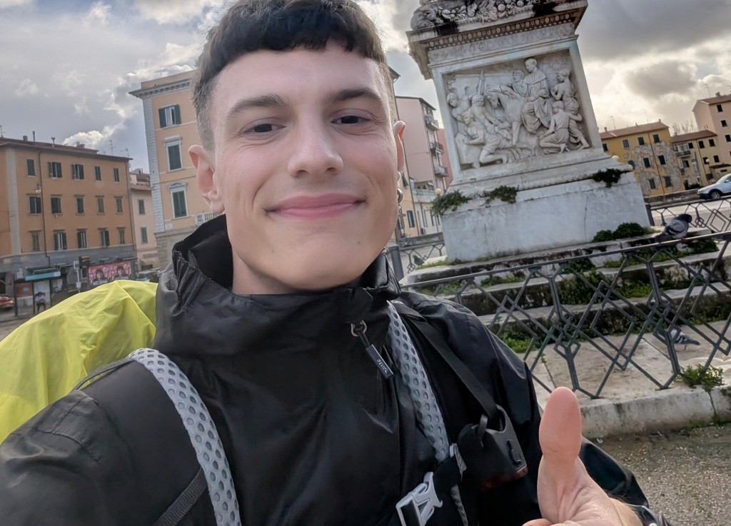 Alex, a piedi da Firenze verso il Sud Italia, passando da Livorno ...