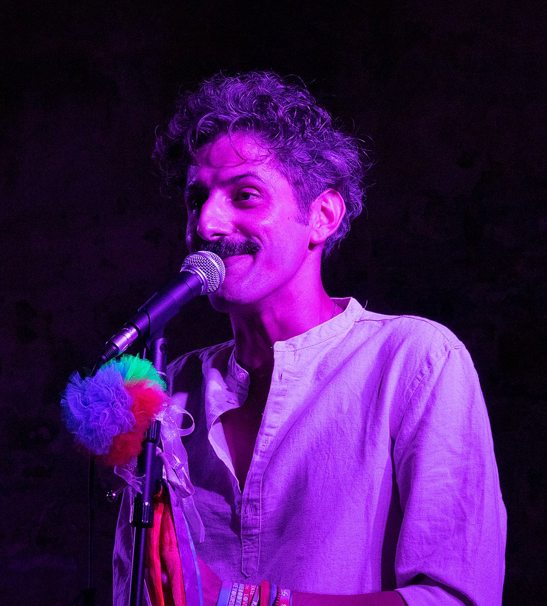 "Appesi a un filo" al Teatro Enzina Conte il nuovo lavoro di Luca Dieci ...